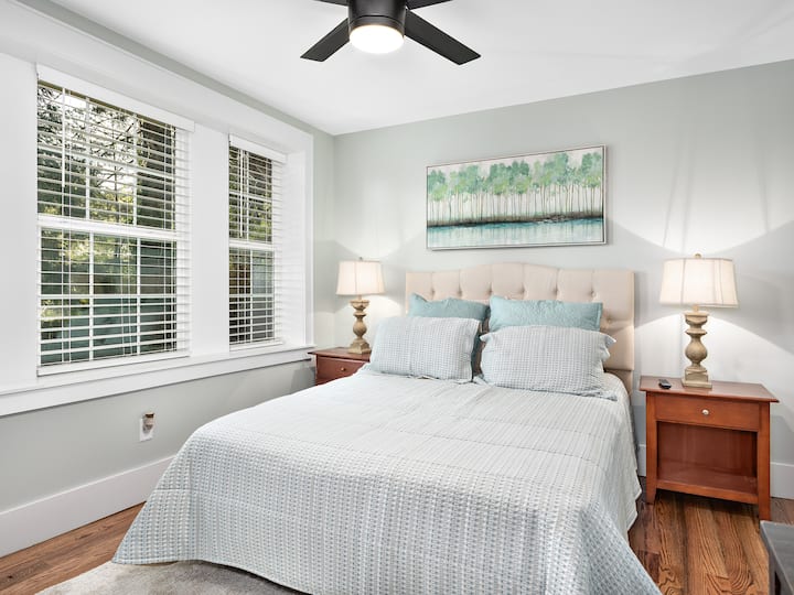 Private & Cute Apt, Pet Friendly + Fenced Yard - Weaverville, NC