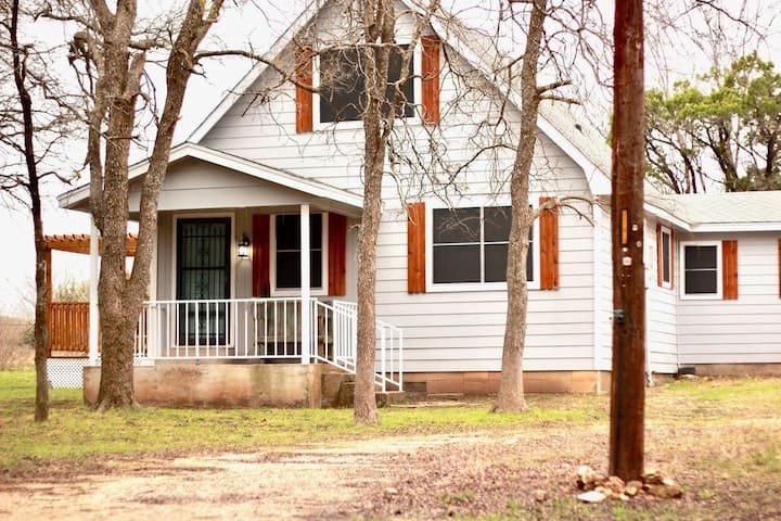 A Slice Of Heaven At Lake Whitney - Lake Whitney, TX