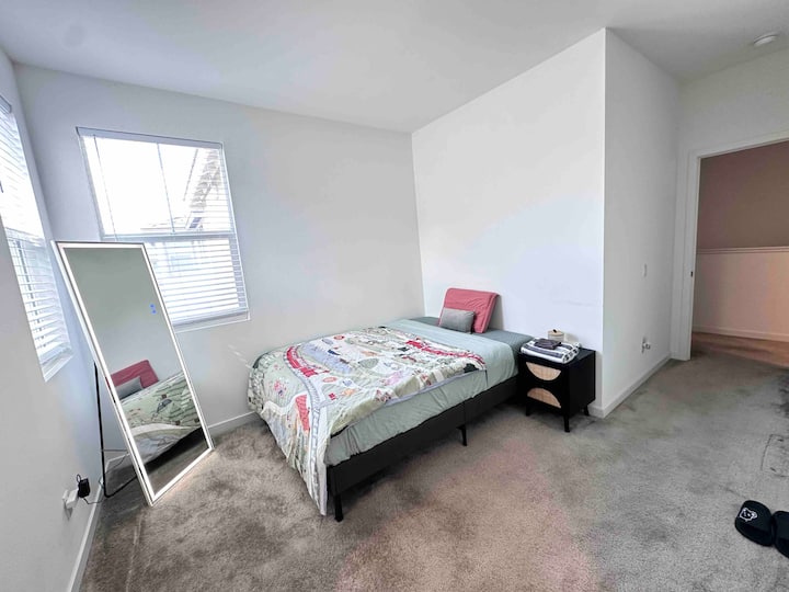 Cozy Retreat Near Ontario Airport & Mills Mall - Ontario, CA