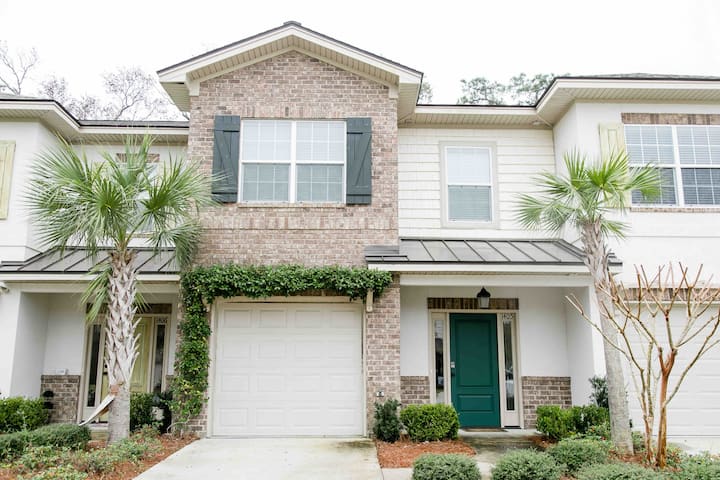 Families Welcome, Golf Views, Central Island - セント・シモンズ・アイランド, GA