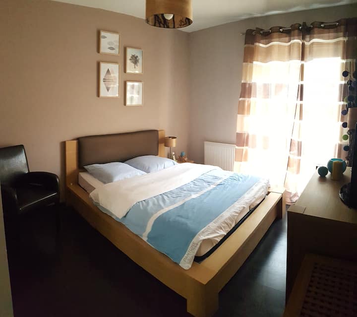Chambre Privée Dans Appartement En Rez De Jardin - Étampes