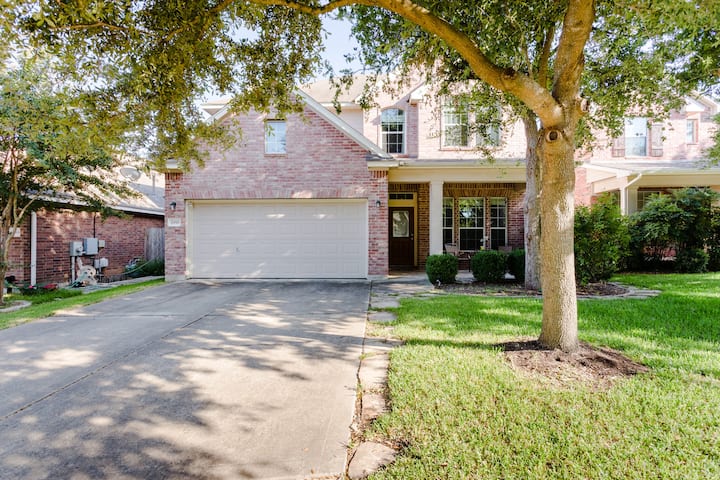 Spacious, Updated & Clean ~15 Mins Domain/kalahari - Round Rock, TX