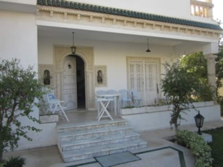 Villa Avec Jardin Et Vérandas - Marsa