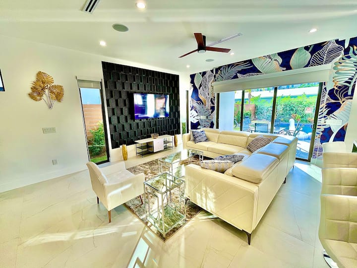 Modern Las Olas Oasis Near Beach | Pool • Hot Tub - Fort Lauderdale, FL