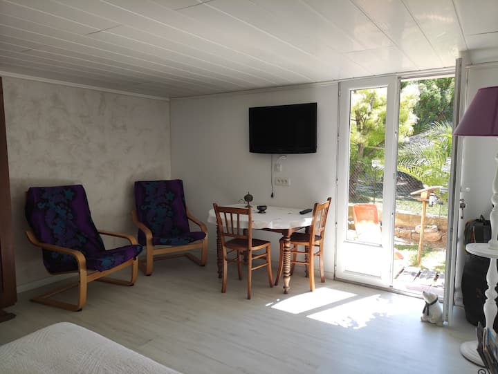 Logement Indépendant Dans Maison En Rez De Jardin. - Sanary-sur-Mer