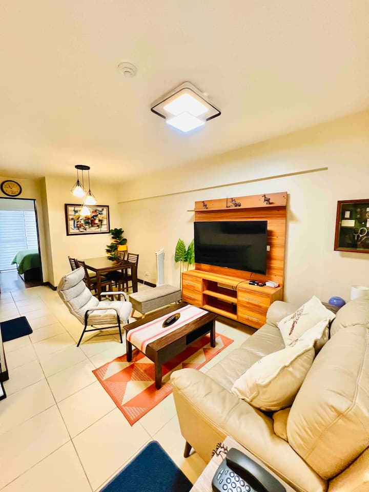 2-bedroom With Balcony In A Resort Setting - Taguig