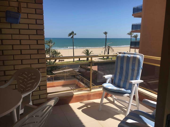 Veras La Luna Reflejada En El Mar Desde La Terraza - Peñíscola