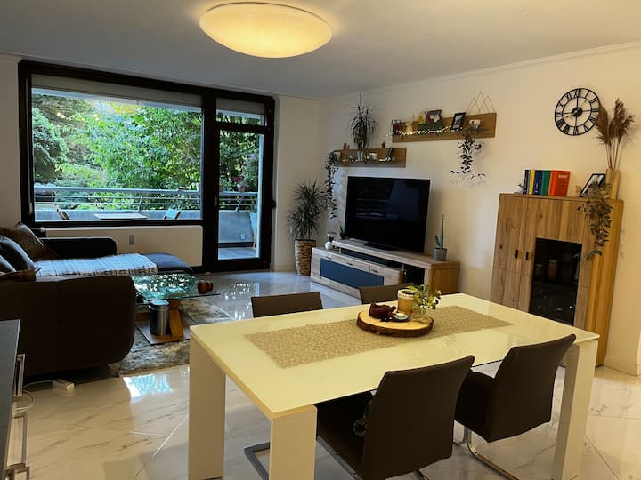 Helles Apartement Mit Balkon - Aéroport de Francfort (FRA)