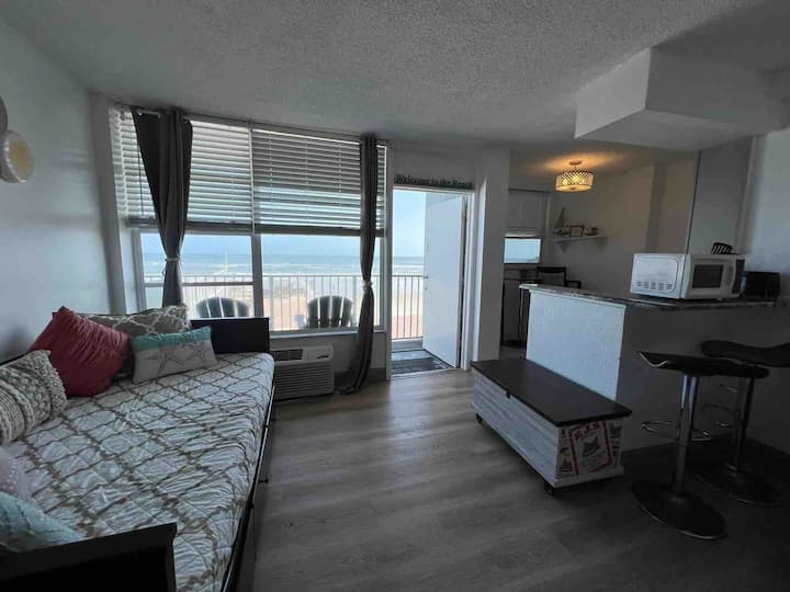 Romantic Condo On Daytona Beach - Daytona Beach, FL