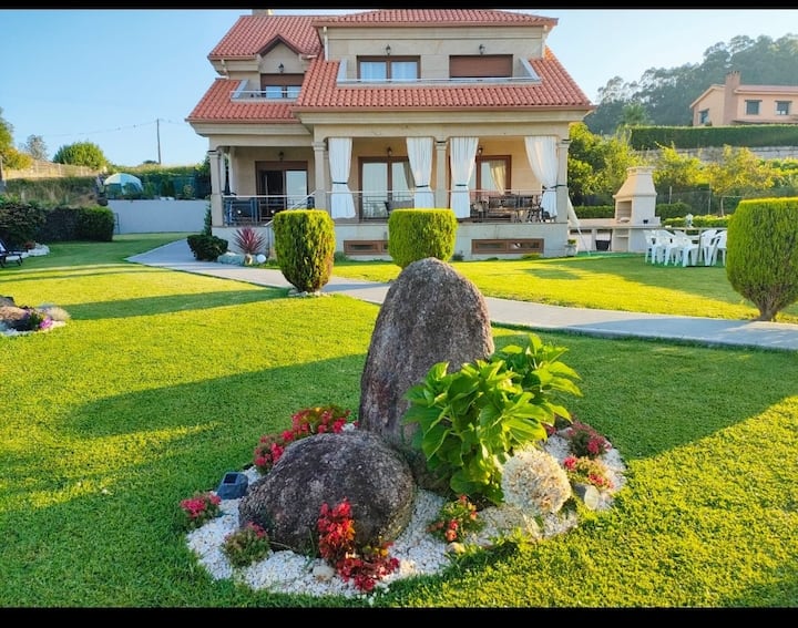Impresionante Chalet Con Piscina En Sanxenxo - Marín