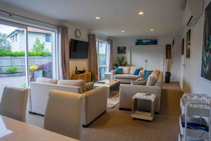 3 Bdrm & 3 Bathroom Private Suite - Taupō