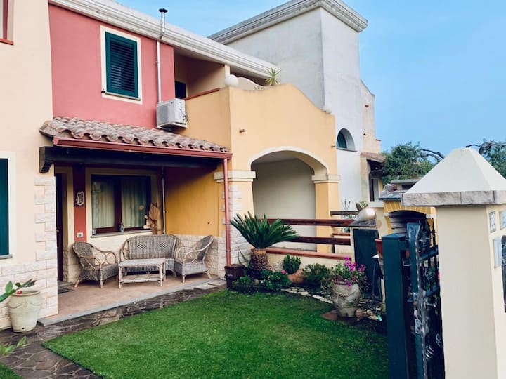 Casa V&g Confortevole E Pratica Casa Vacanze Chia. - Domus de Maria