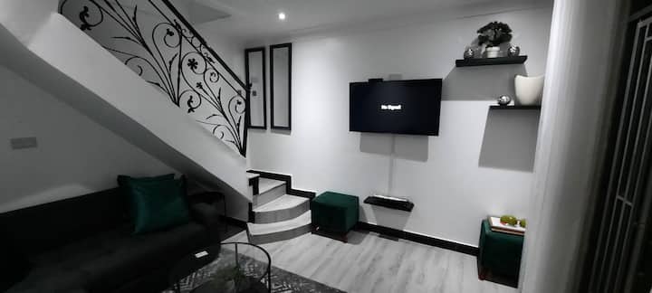 Well Designed One Bedroom &Bath Duplex By Poolside - Kampala