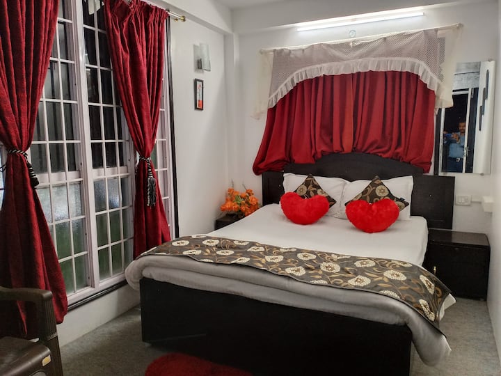 Kodai Dream Stay For 10 + Buffy B/fast - Kodaikanal