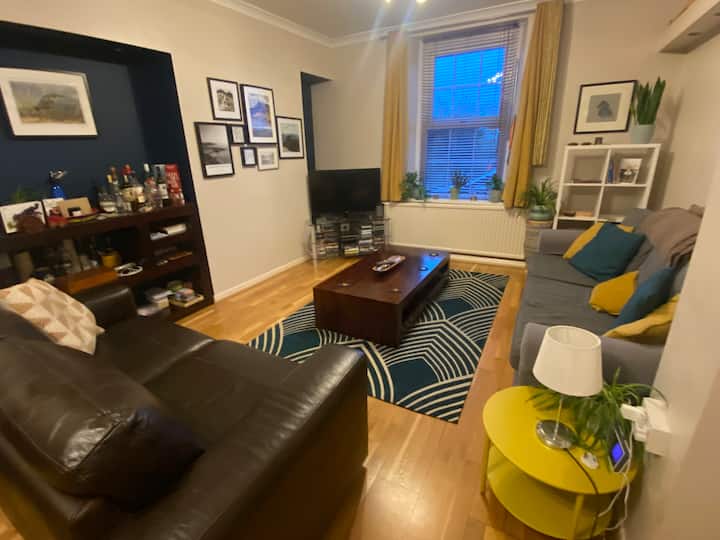 Small Double Bedroom - Felinfoel, Llanelli - Llanelli