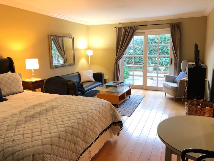 Private Beachside Bedroom 500 Sq Feet - Huntington Beach, CA