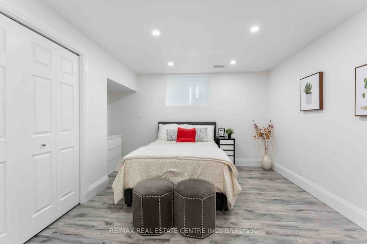 Beautiful Private Basement Suite With Tv - Kitchener