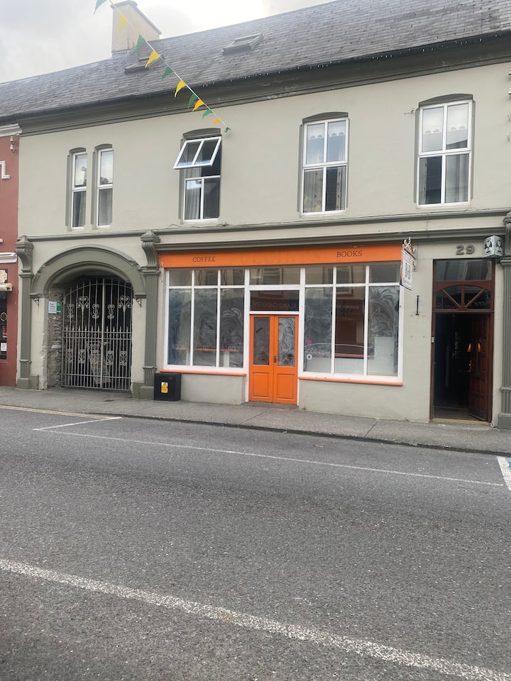 Hallisseys Accomodation.
Kenmare Town Centre. - Kenmare