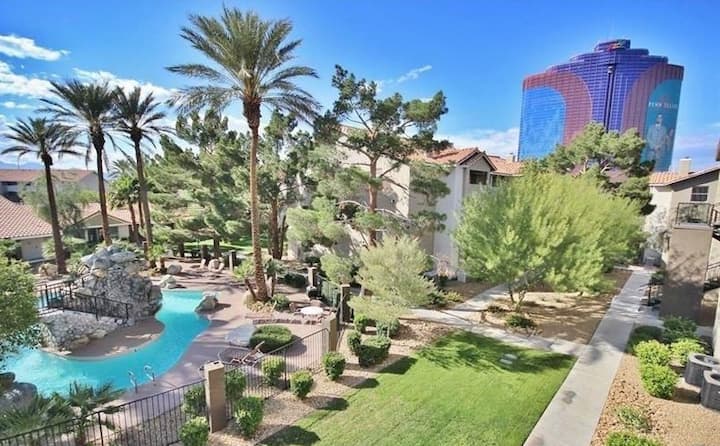 Beautiful 1bd 1ba Luxury Condo Near The Strip - The Aquarium at Silverton Casino