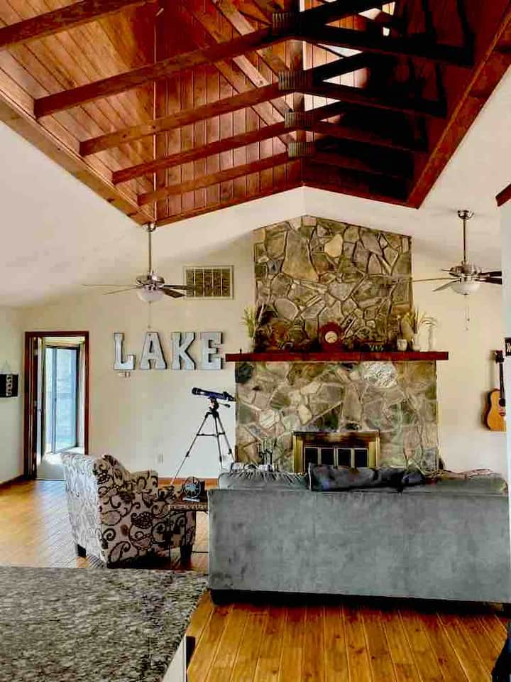 Entire 3 Bedroom Home In Rumbling Bald Resort - Lake Lure, NC