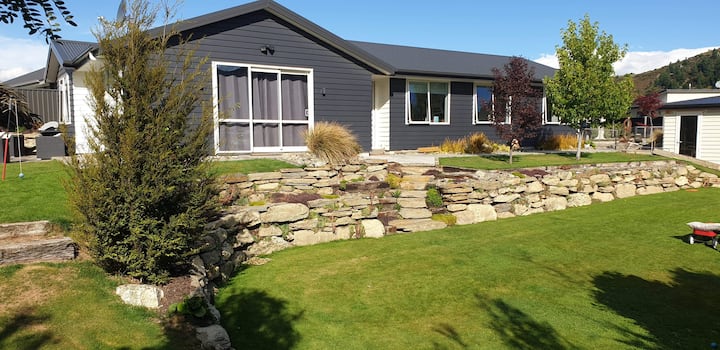 Warm Family Home With Mountain View’s - Luggate