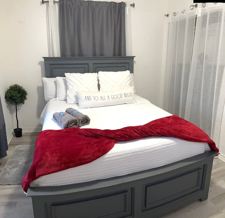 9 Guest Accommodation, Jacuzzi Bath, 2 Bdr. - South Gate, CA