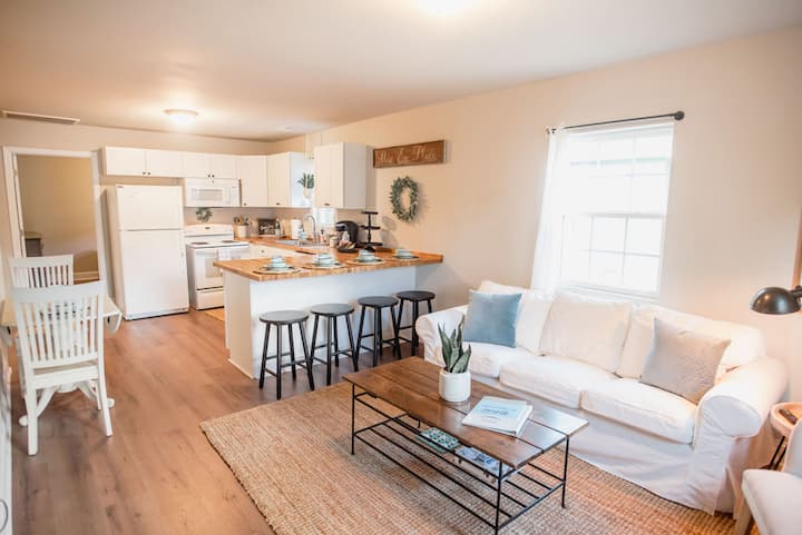 Beautiful Modern Farmhouse Home Close To Downtown! - Charleston, SC