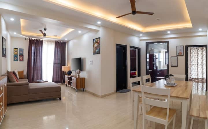 2 B/r Apartment With Balconies, Free Breakfast! - Dehradun