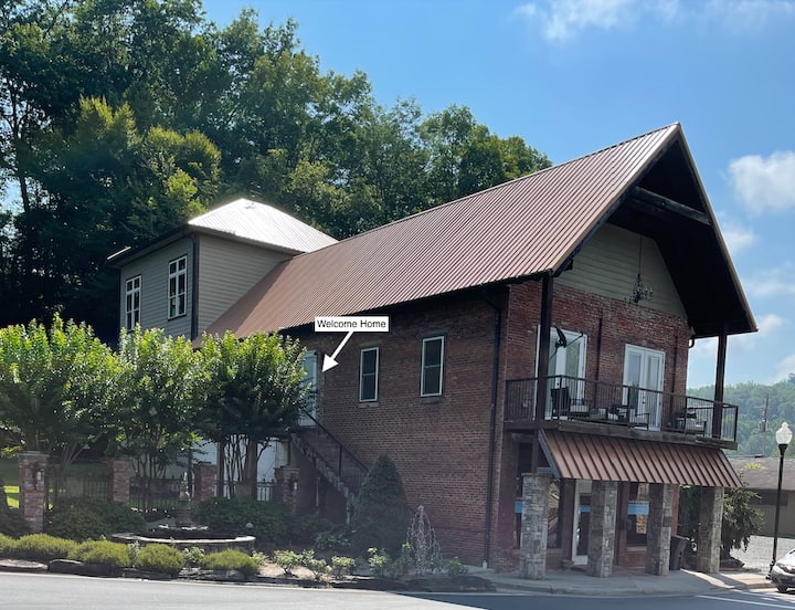 Oconaluftee Loft - Bryson City, NC