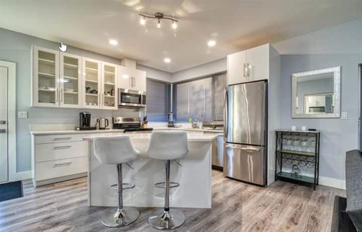 Modern Paradise - Sechelt