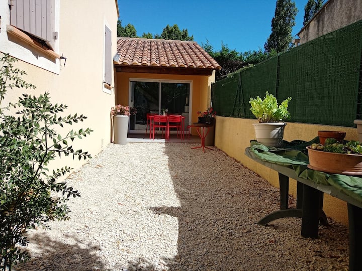 Studio 19 M2 Climatisé  Terrasse Proche Avignon - Le Pontet