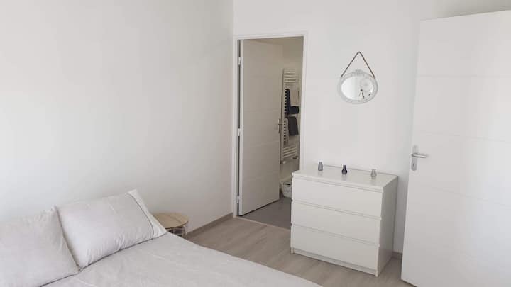 Logement Entier - Proche De Toutes Commodités - Vénissieux