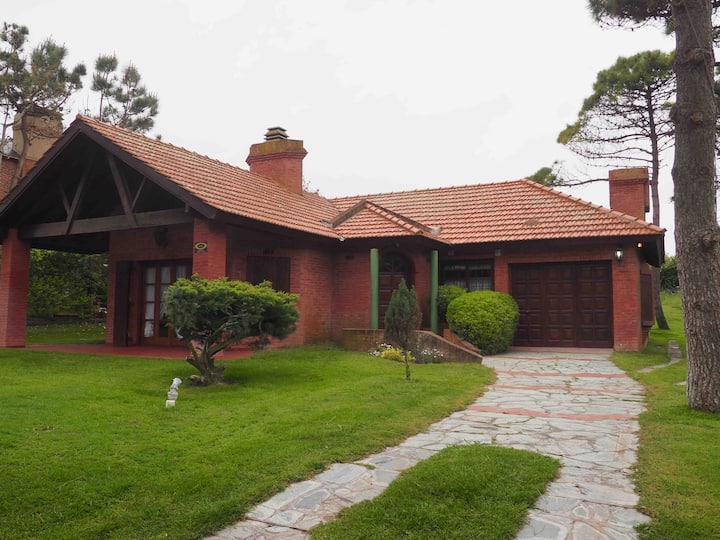 En Pinamar A Metros De La Frontera, Remodelada - Pinamar