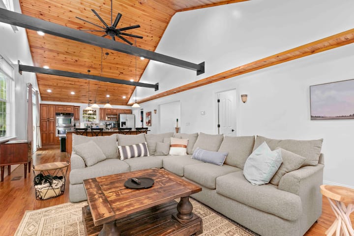 The Retreat House~large Groups, Pets, Hot Tub - Asheville, NC