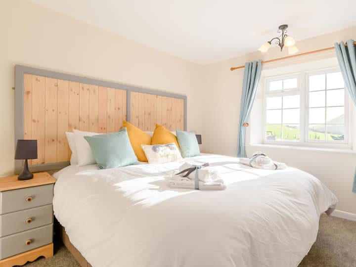 Annie's Loft- Paddock Cottages - Staffordshire