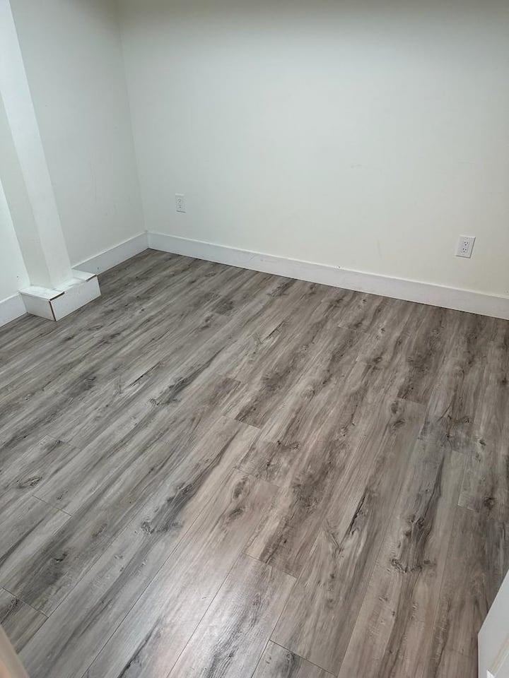 4 Bedroom 2 Bath Living Area - Abbotsford