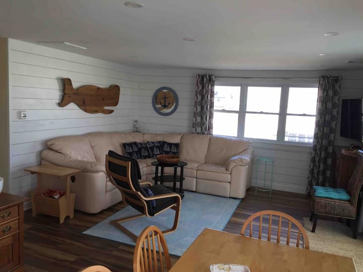 3br, 1 1/2 Ba, 2nd Floor, Decks, Linens, W/d, A/c - Beach Haven, NJ