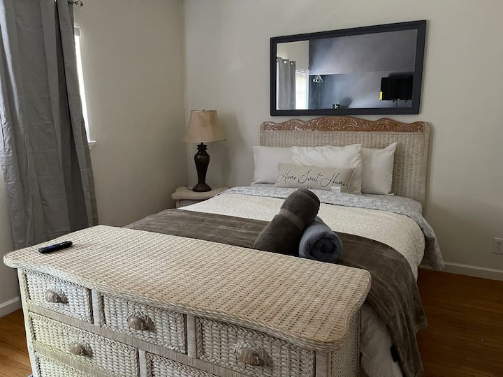 Gray Room W/ Private Bath❤️ - Santa Clara, CA
