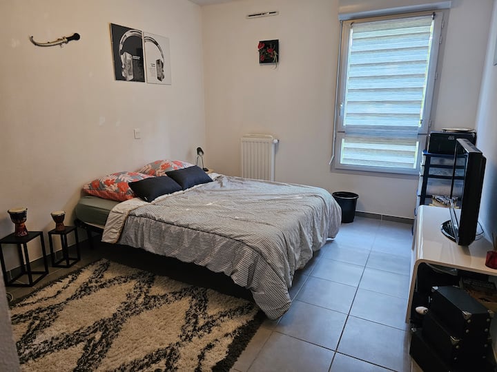 Chambre Double Tout Confort à La Nuitée - Salon-de-Provence