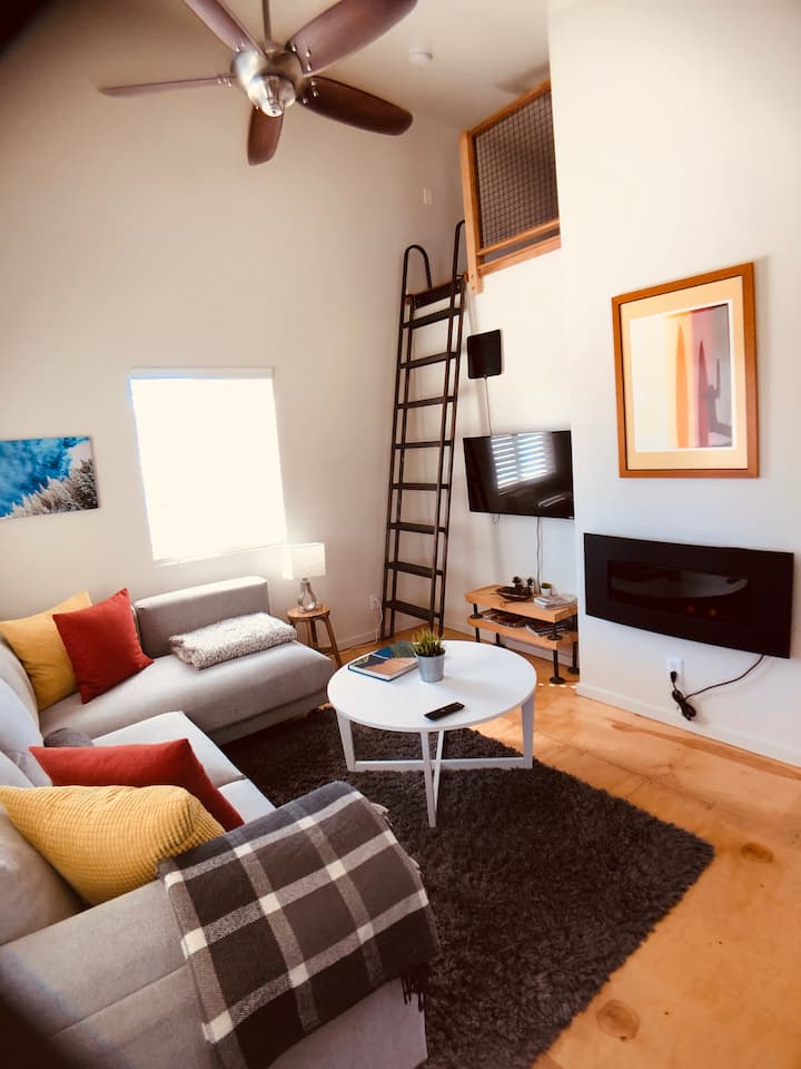 Mountain House Getaway 1 Bedroom +Loft Sleeps 2 - 플래그스태프