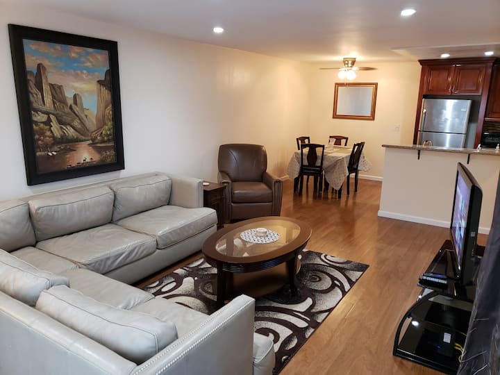 Beautiful Spacious 2 Bedroom, 2 Bathroom Condo - Long Beach, CA