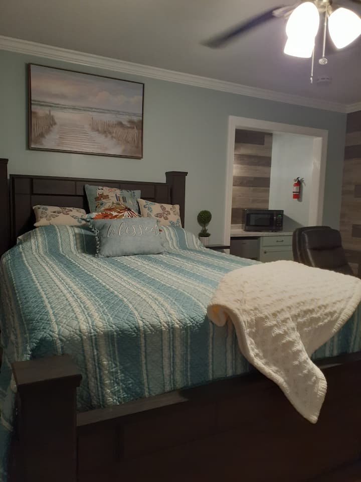 Barnegat- Private Entrance En-suite In Town Center - 長灘島