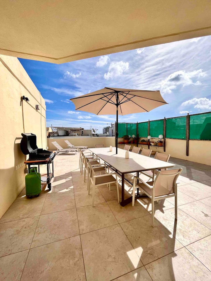 Steps From The Med - 3 Bed Ph With Outdoor Living - Malta