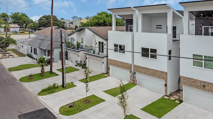 Modern Luxe Retreat In Eado Near Minute Maid Park - Houston, TX