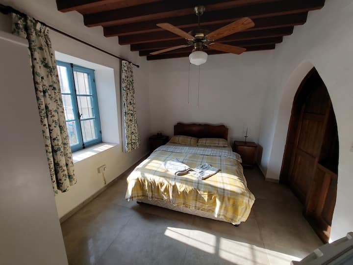Room1 Cool Earthroom En-suite Ceiling Fan  Fridge - Nicosia