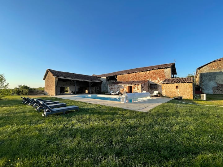 French Farmhouse Availles- For 10 To 30 Guests - Le Vigeant