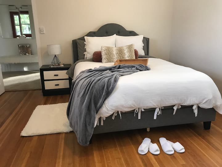 Two Bedroom Garden Suite; Close To All; Adams Ave - San Diego, CA