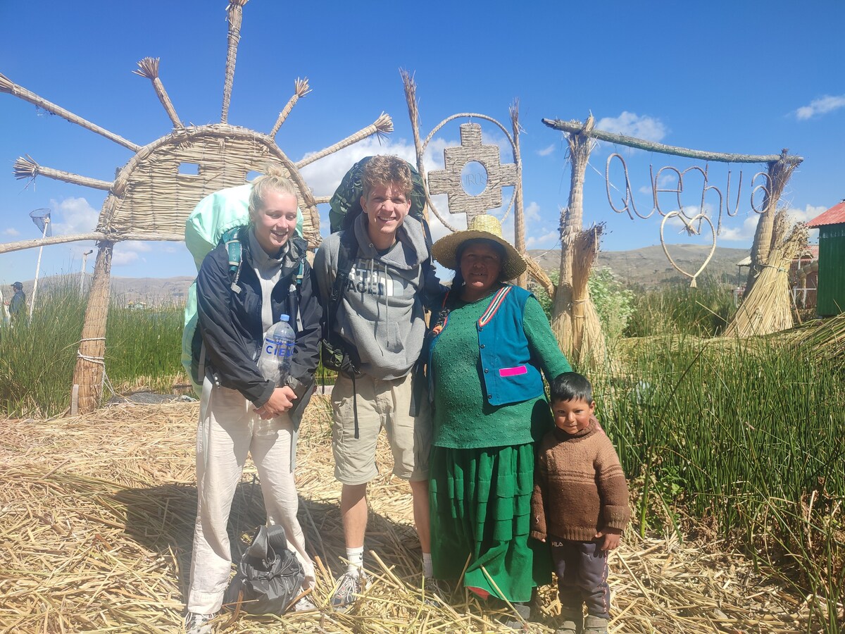 Uros maison de Yolanda, île Quechua - Iles à louer à Puno, Puno, Pérou ...