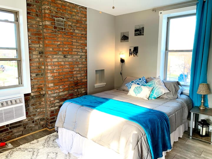 Private 2nd Floor Studio-no Extra Host Fees - St. Louis, MO