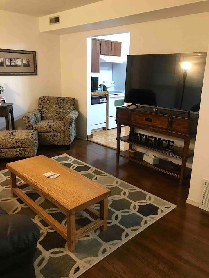 Cheerful 2 Bedroom Home - Lincoln, NE